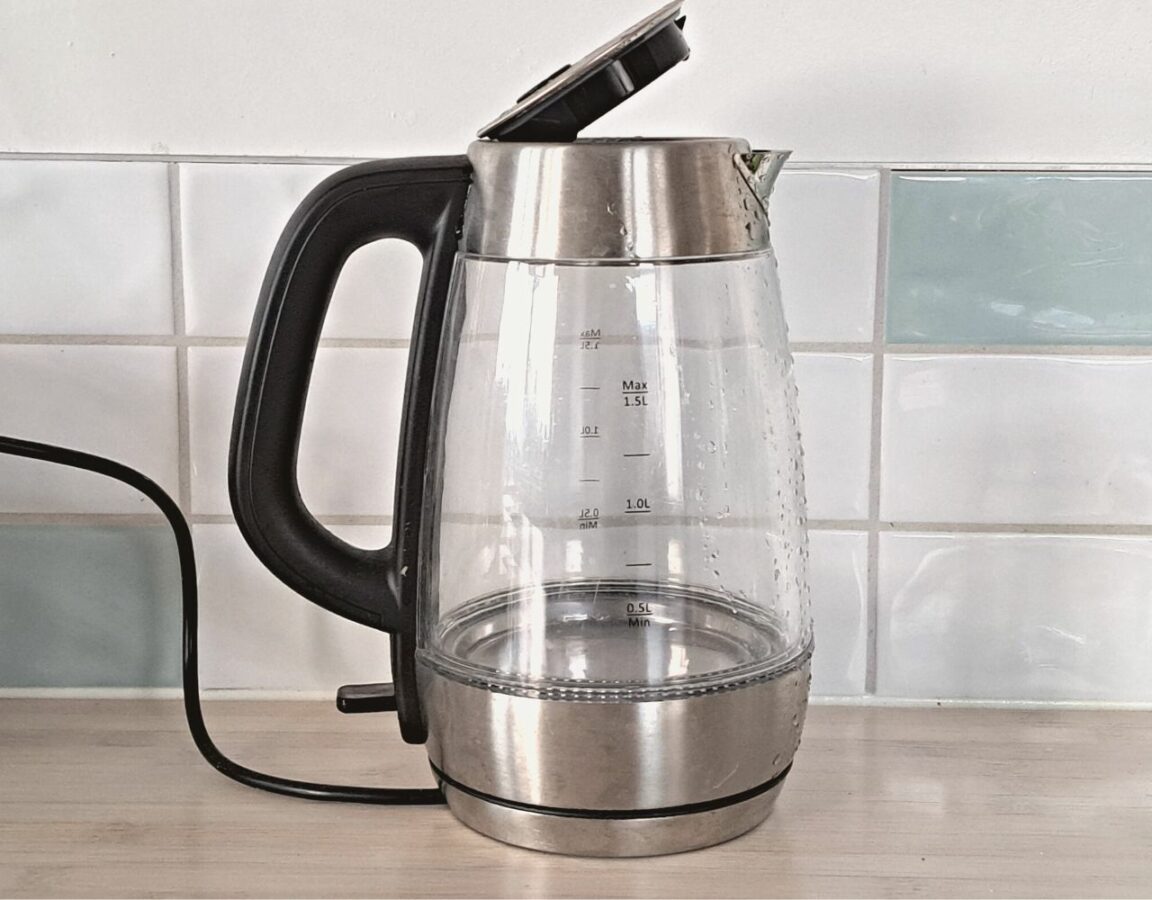 How To Descale An Electric Kettle (The Right Way!) - The Green Pods